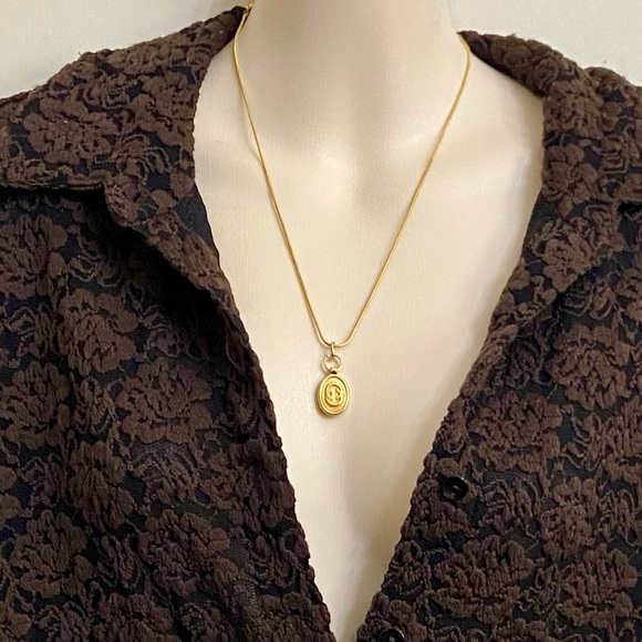 Gucci | Jewelry | Vintage Gucci Gold Tone Charm With 8in Gold Plated Chain Necklace | Poshmark